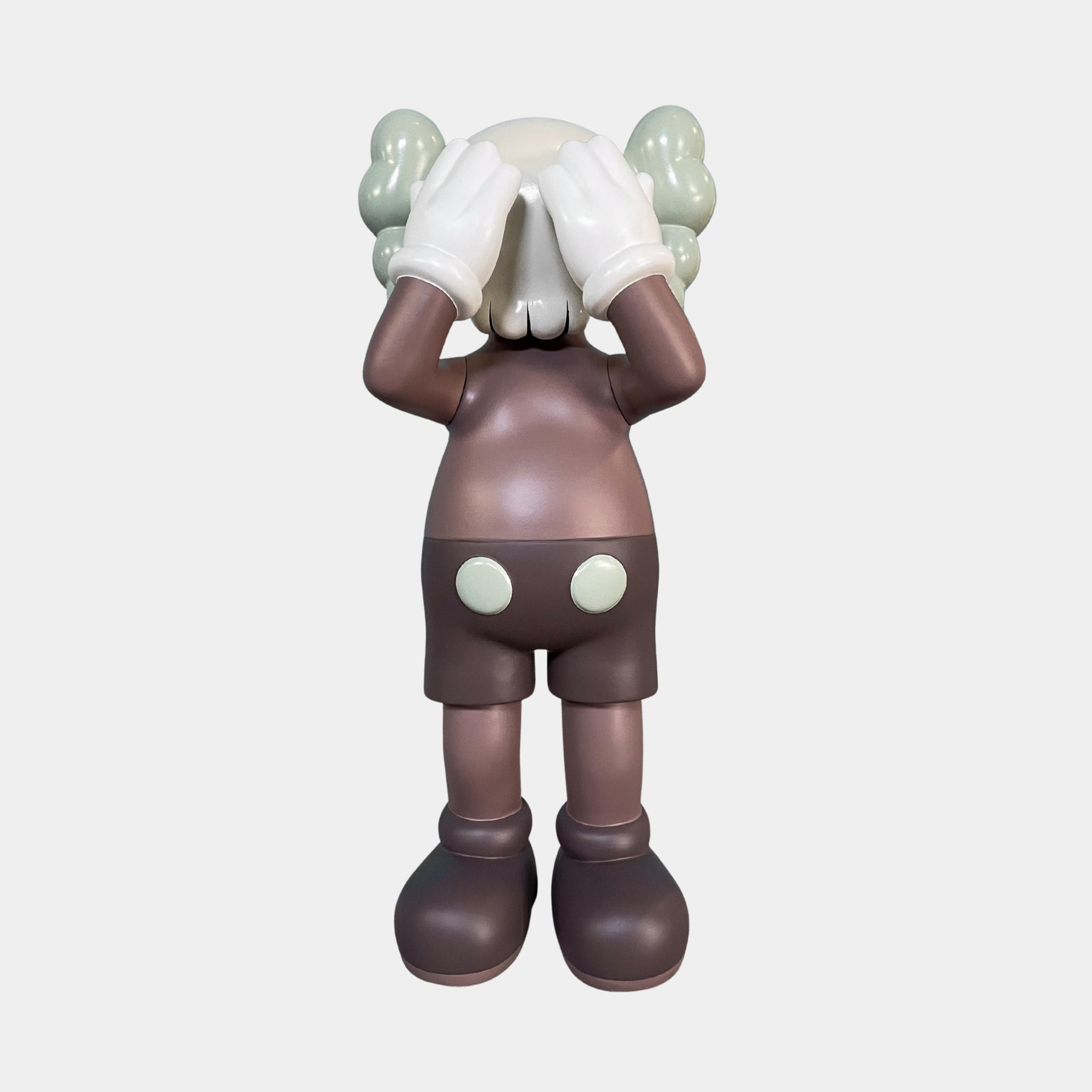 Hazelnut Brown Iconify Silent Cry 28cm | Giant Sculptures